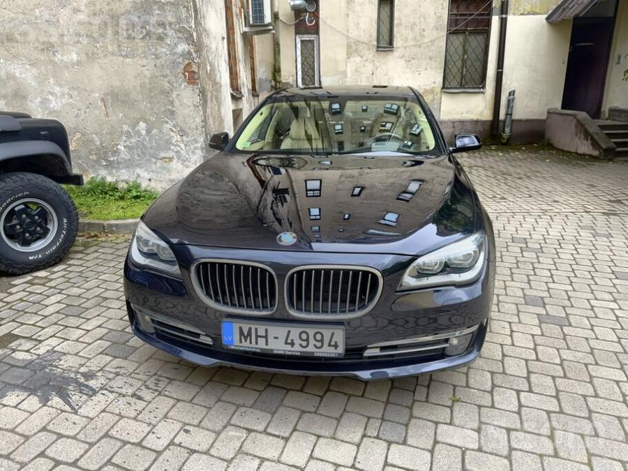 Zils BMW 740 2013 Rīga, ar dzinēja tilpumu 3.00 L un nobraukumu 203 tūkst. km par 16500 €, foto 3 vietnē AUTOMOTO.COM.LV