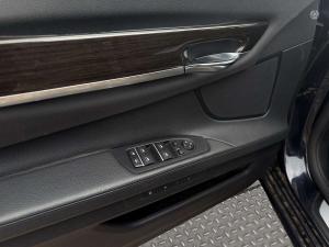 Zils BMW 740 2014 Kauņa, ar dzinēja tilpumu 3.00 L un nobraukumu 254 tūkst. km par 13999 €, foto 14 vietnē AUTOMOTO.COM.LV