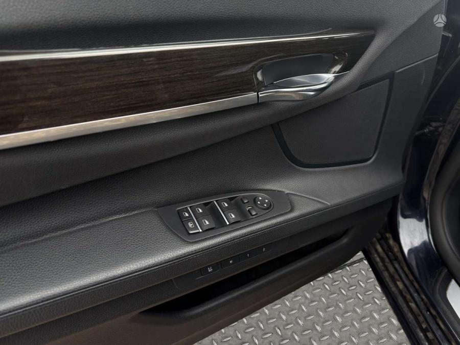 Zils BMW 740 2014 Kauņa, ar dzinēja tilpumu 3.00 L un nobraukumu 254 tūkst. km par 13999 €, foto 14 vietnē AUTOMOTO.COM.LV