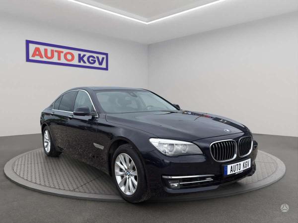 Blue BMW 740 2014 in Kaunas, with an engine capacity of 3.00 L and mileage of 254 thousand km for 13999 €, photo 8 on AUTOMOTO.COM.LV