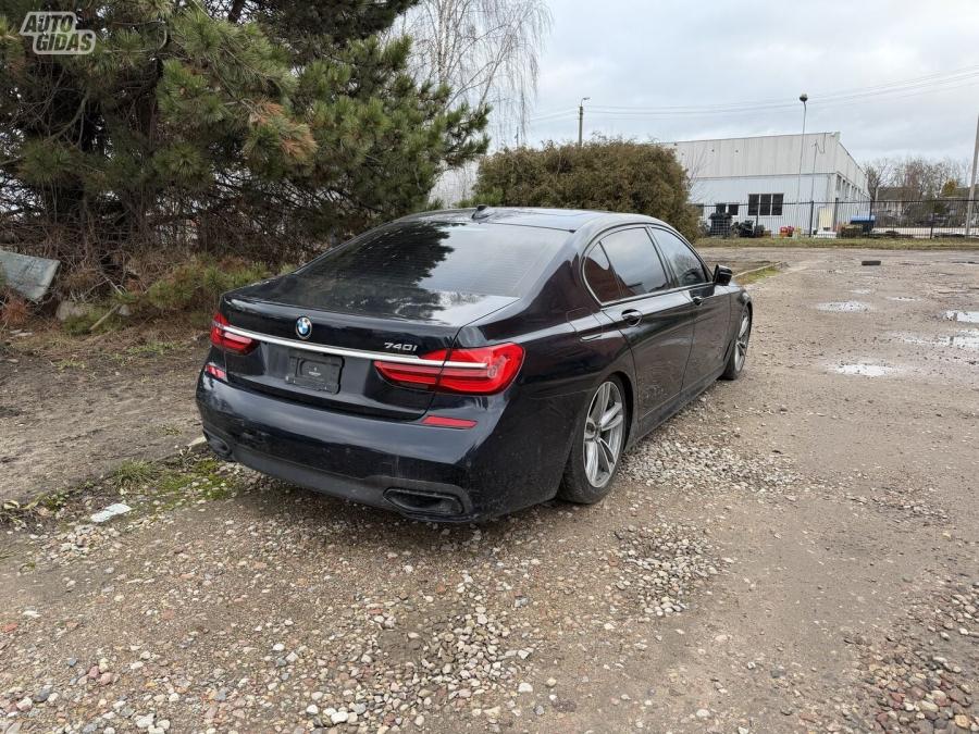 Blue BMW 740 2016 in Marijampole, with an engine capacity of 3.00 L and mileage of 227 thousand km for 15000 €, photo 3 on AUTOMOTO.COM.LV