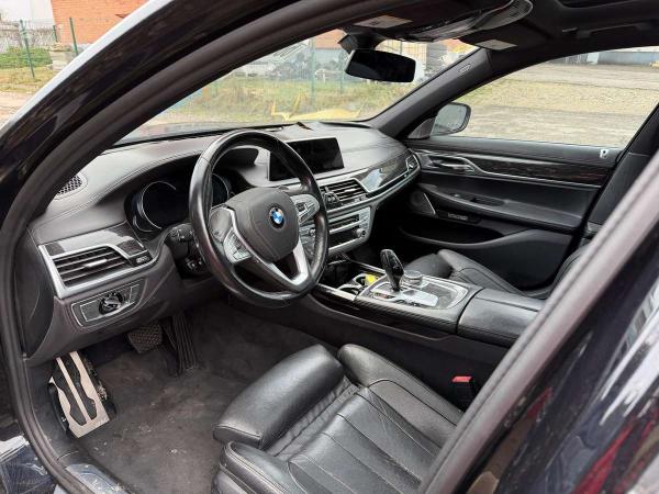 Blue BMW 740 2016 in Marijampole, with an engine capacity of 2.98 L and mileage of 240 thousand km for 14000 €, photo 4 on AUTOMOTO.COM.LV