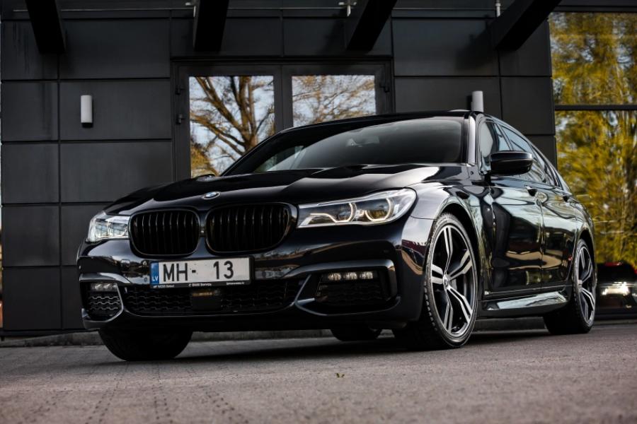 Zils BMW 740 2016 Rīga, ar dzinēja tilpumu 3.00 L un nobraukumu 245 tūkst. km par 34500 €, foto 1 vietnē AUTOMOTO.COM.LV