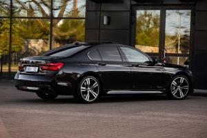 Zils BMW 740 2016 Rīga, ar dzinēja tilpumu 3.00 L un nobraukumu 245 tūkst. km par 34500 €, foto 5 vietnē AUTOMOTO.COM.LV