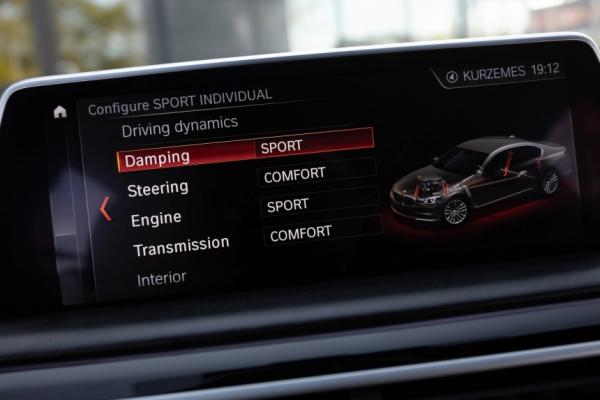 Zils BMW 740 2016 Rīga, ar dzinēja tilpumu 3.00 L un nobraukumu 245 tūkst. km par 34500 €, foto 10 vietnē AUTOMOTO.COM.LV