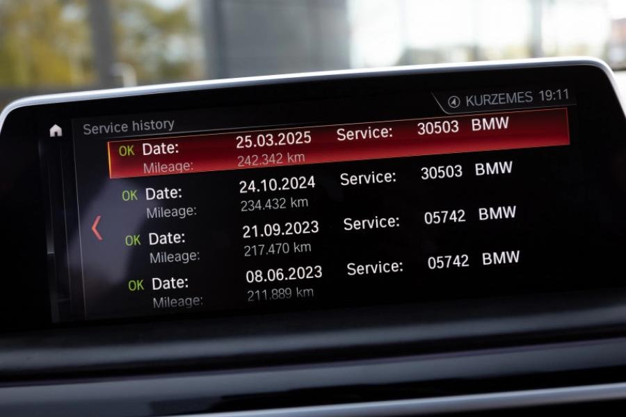 Zils BMW 740 2016 Rīga, ar dzinēja tilpumu 3.00 L un nobraukumu 245 tūkst. km par 34500 €, foto 13 vietnē AUTOMOTO.COM.LV