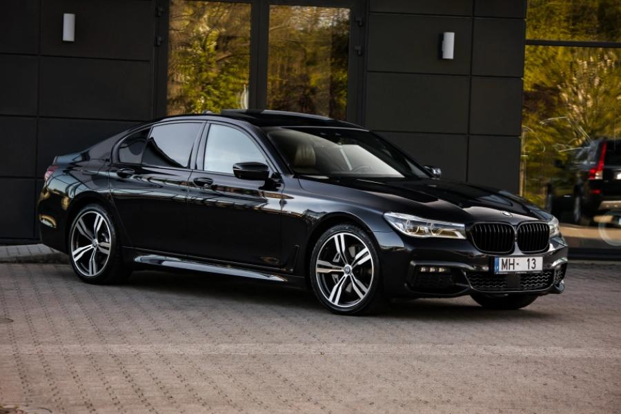 Zils BMW 740 2016 Rīga, ar dzinēja tilpumu 3.00 L un nobraukumu 245 tūkst. km par 34500 €, foto 24 vietnē AUTOMOTO.COM.LV