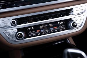 Zils BMW 740 2016 Rīga, ar dzinēja tilpumu 3.00 L un nobraukumu 245 tūkst. km par 34500 €, foto 41 vietnē AUTOMOTO.COM.LV