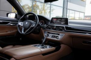 Zils BMW 740 2016 Rīga, ar dzinēja tilpumu 3.00 L un nobraukumu 245 tūkst. km par 34500 €, foto 43 vietnē AUTOMOTO.COM.LV