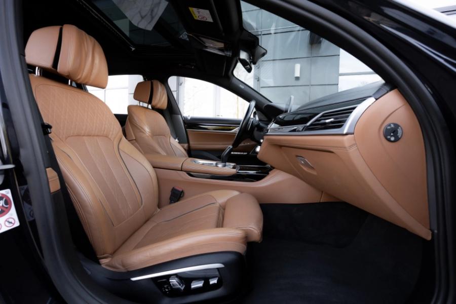 Zils BMW 740 2016 Rīga, ar dzinēja tilpumu 3.00 L un nobraukumu 245 tūkst. km par 34500 €, foto 45 vietnē AUTOMOTO.COM.LV