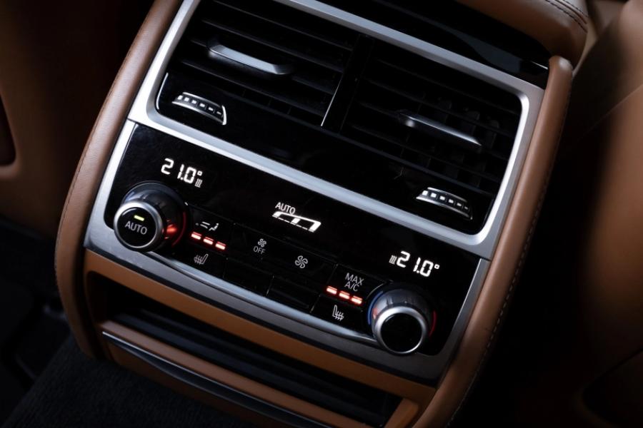 Zils BMW 740 2016 Rīga, ar dzinēja tilpumu 3.00 L un nobraukumu 245 tūkst. km par 34500 €, foto 48 vietnē AUTOMOTO.COM.LV