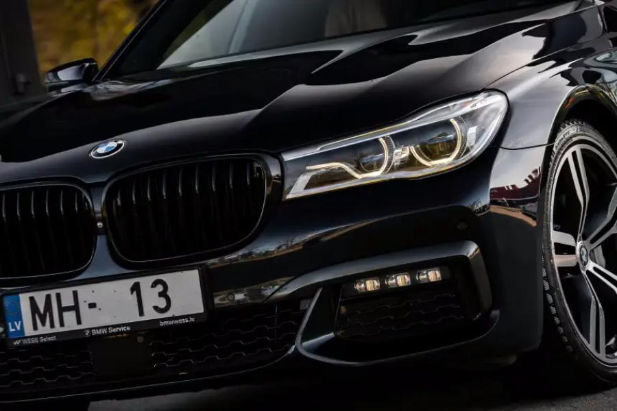 Zils BMW 740 2016 Jelgava, ar dzinēja tilpumu 3.00 L un nobraukumu 245 tūkst. km par 30500 €, foto 9 vietnē AUTOMOTO.COM.LV