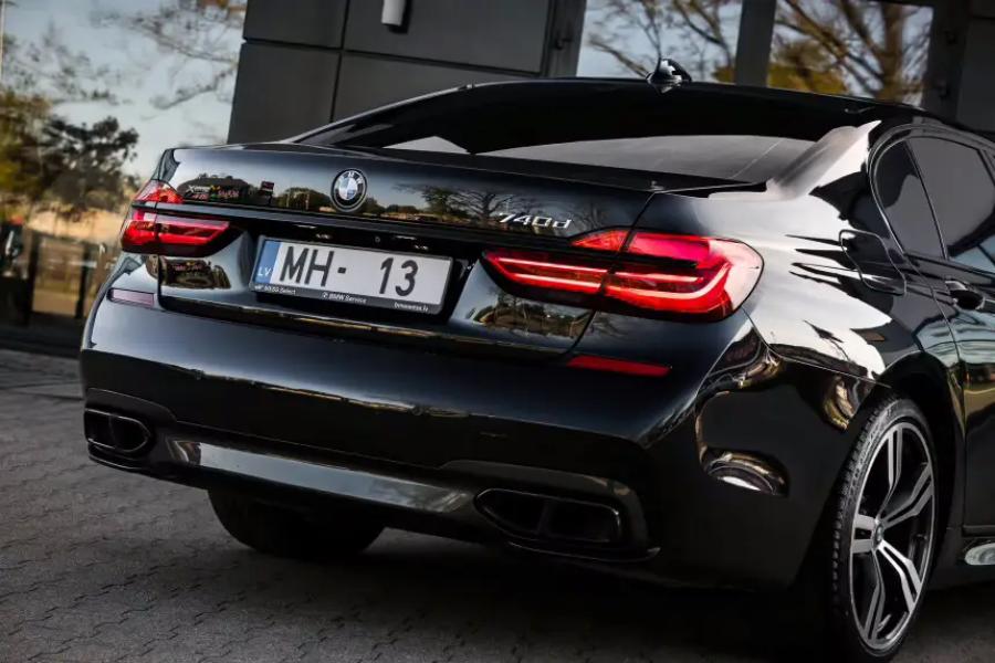 Zils BMW 740 2016 Jelgava, ar dzinēja tilpumu 3.00 L un nobraukumu 245 tūkst. km par 30500 €, foto 16 vietnē AUTOMOTO.COM.LV