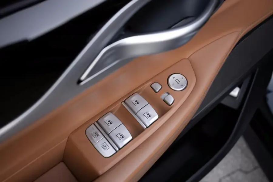 Zils BMW 740 2016 Jelgava, ar dzinēja tilpumu 3.00 L un nobraukumu 245 tūkst. km par 30500 €, foto 24 vietnē AUTOMOTO.COM.LV