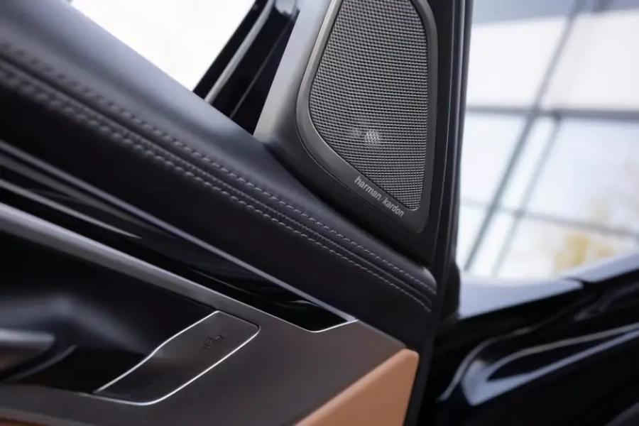 Zils BMW 740 2016 Jelgava, ar dzinēja tilpumu 3.00 L un nobraukumu 245 tūkst. km par 30500 €, foto 26 vietnē AUTOMOTO.COM.LV