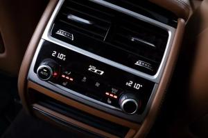 Zils BMW 740 2016 Jelgava, ar dzinēja tilpumu 3.00 L un nobraukumu 245 tūkst. km par 30500 €, foto 29 vietnē AUTOMOTO.COM.LV