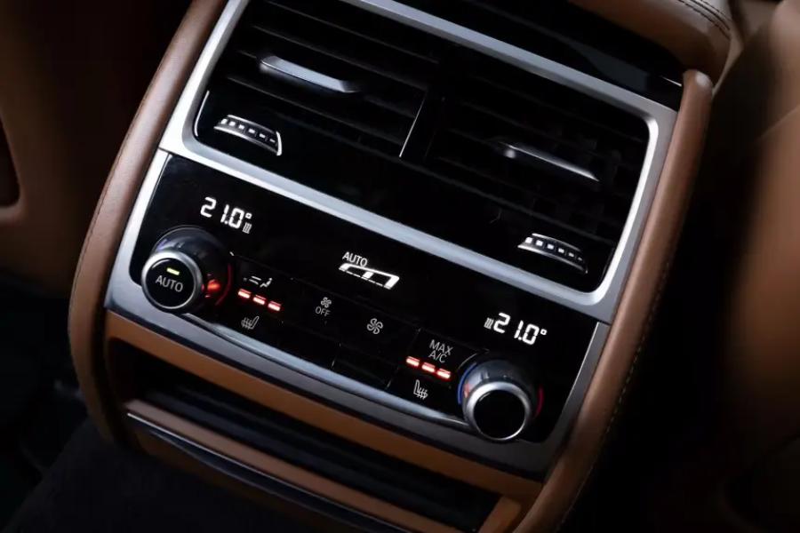 Zils BMW 740 2016 Jelgava, ar dzinēja tilpumu 3.00 L un nobraukumu 245 tūkst. km par 30500 €, foto 29 vietnē AUTOMOTO.COM.LV