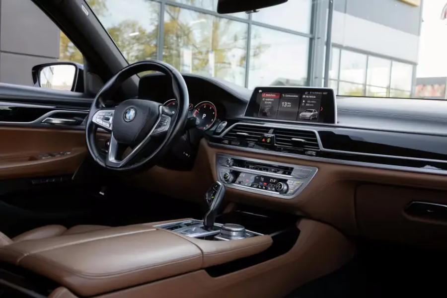 Zils BMW 740 2016 Jelgava, ar dzinēja tilpumu 3.00 L un nobraukumu 245 tūkst. km par 30500 €, foto 34 vietnē AUTOMOTO.COM.LV
