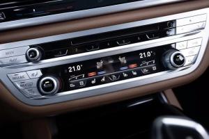 Zils BMW 740 2016 Jelgava, ar dzinēja tilpumu 3.00 L un nobraukumu 245 tūkst. km par 30500 €, foto 36 vietnē AUTOMOTO.COM.LV
