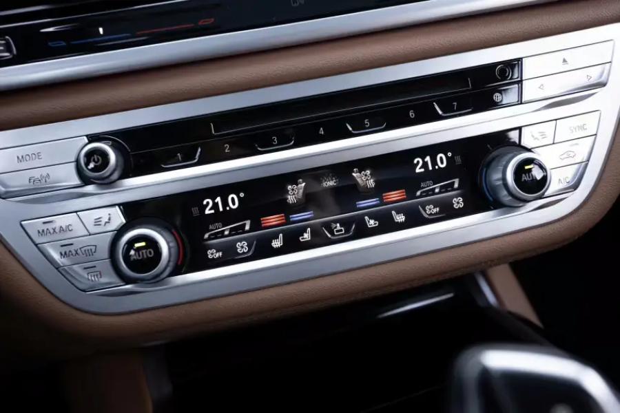 Zils BMW 740 2016 Jelgava, ar dzinēja tilpumu 3.00 L un nobraukumu 245 tūkst. km par 30500 €, foto 36 vietnē AUTOMOTO.COM.LV