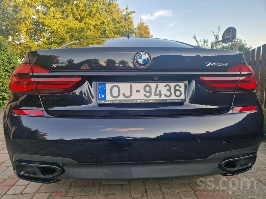 Blue BMW 740 2016 in Jelgava, with an engine capacity of 3.00 L and mileage of 260 thousand km for 28800 €, photo 5 on AUTOMOTO.COM.LV