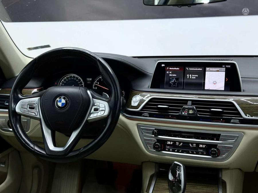 Zils BMW 740 2017 Viļņa, ar dzinēja tilpumu 3.00 L un nobraukumu 86 tūkst. km par 26490 €, foto 15 vietnē AUTOMOTO.COM.LV
