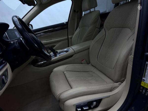 Blue BMW 740 2017 in Vilnius, with an engine capacity of 3.00 L and mileage of 86 thousand km for 25990 €, photo 9 on AUTOMOTO.COM.LV