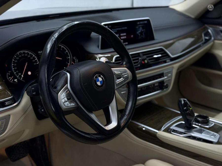Zils BMW 740 2017 Viļņa, ar dzinēja tilpumu 3.00 L un nobraukumu 86 tūkst. km par 22600 €, foto 9 vietnē AUTOMOTO.COM.LV