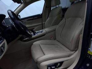 Blue BMW 740 2017 in Vilnius, with an engine capacity of 3.00 L and mileage of 86 thousand km for 22300 €, photo 10 on AUTOMOTO.COM.LV