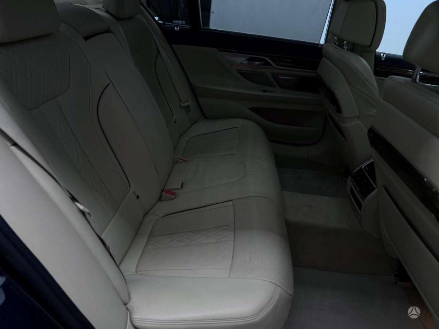 Blue BMW 740 2017 in Vilnius, with an engine capacity of 3.00 L and mileage of 86 thousand km for 22300 €, photo 13 on AUTOMOTO.COM.LV