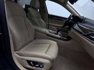 Blue BMW 740 2017 in Vilnius, with an engine capacity of 3.00 L and mileage of 86 thousand km for 22300 €, photo 14 on AUTOMOTO.COM.LV
