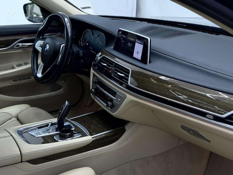 Blue BMW 740 2017 in Vilnius, with an engine capacity of 3.00 L and mileage of 86 thousand km for 22300 €, photo 15 on AUTOMOTO.COM.LV