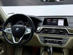 Blue BMW 740 2017 in Vilnius, with an engine capacity of 3.00 L and mileage of 86 thousand km for 22300 €, photo 16 on AUTOMOTO.COM.LV