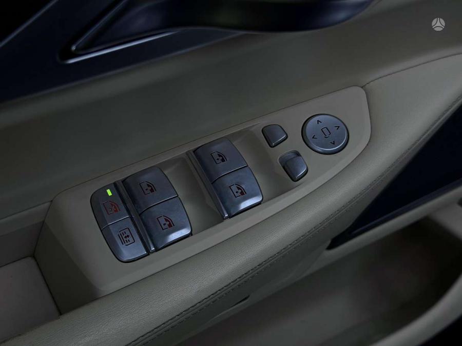 Blue BMW 740 2017 in Vilnius, with an engine capacity of 3.00 L and mileage of 86 thousand km for 22300 €, photo 21 on AUTOMOTO.COM.LV