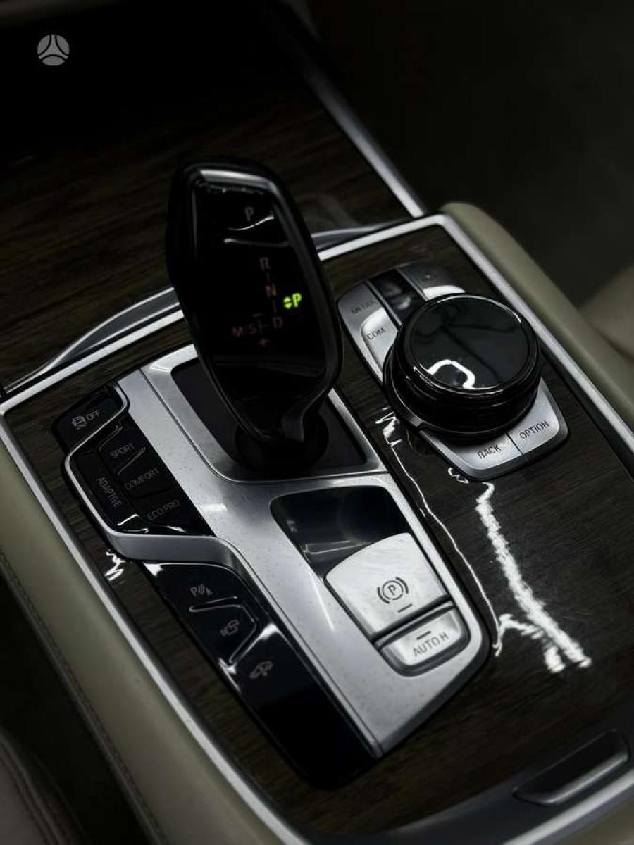 Blue BMW 740 2017 in Vilnius, with an engine capacity of 3.00 L and mileage of 86 thousand km for 22300 €, photo 24 on AUTOMOTO.COM.LV