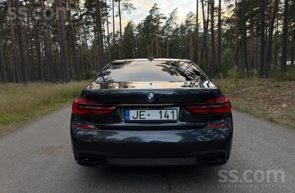 Blue BMW 740 2018 in Riga, with an engine capacity of 3.00 L and mileage of 208 thousand km for 30000 €, photo 5 on AUTOMOTO.COM.LV