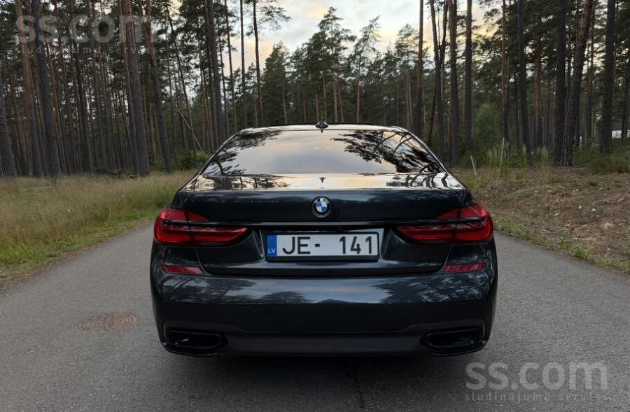Blue BMW 740 2018 in Riga, with an engine capacity of 3.00 L and mileage of 208 thousand km for 30000 €, photo 6 on AUTOMOTO.COM.LV