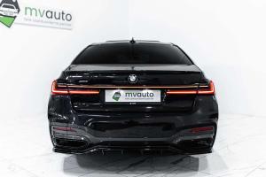 Blue BMW 740 2019 in Tallinn, with an engine capacity of 2.99 L and mileage of 134 thousand km for 48990 €, photo 10 on AUTOMOTO.COM.LV