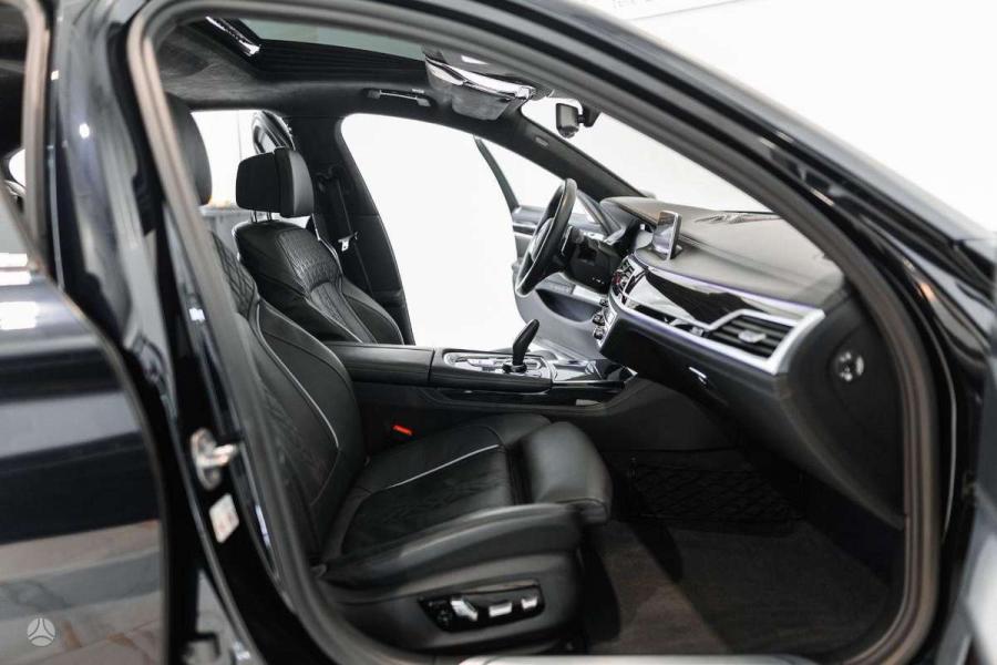 Blue BMW 740 2019 in Tallinn, with an engine capacity of 2.99 L and mileage of 134 thousand km for 48990 €, photo 15 on AUTOMOTO.COM.LV