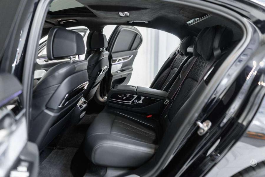 Blue BMW 740 2019 in Tallinn, with an engine capacity of 2.99 L and mileage of 134 thousand km for 48990 €, photo 17 on AUTOMOTO.COM.LV