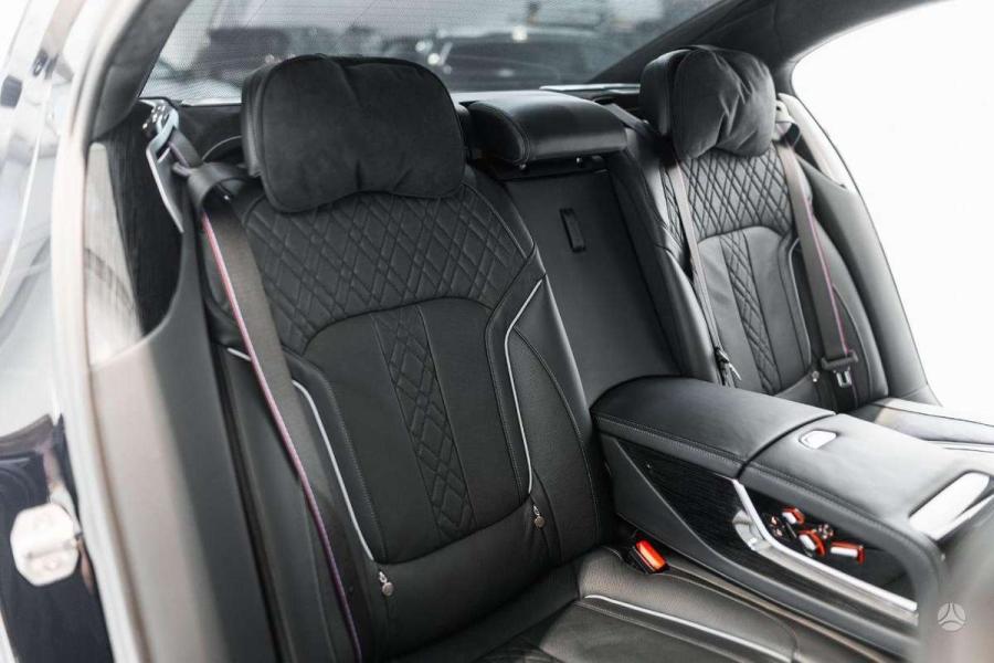 Blue BMW 740 2019 in Tallinn, with an engine capacity of 2.99 L and mileage of 134 thousand km for 48990 €, photo 18 on AUTOMOTO.COM.LV