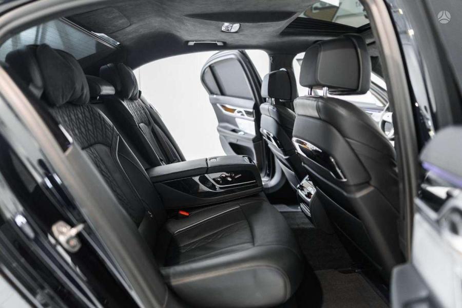 Blue BMW 740 2019 in Tallinn, with an engine capacity of 2.99 L and mileage of 134 thousand km for 48990 €, photo 19 on AUTOMOTO.COM.LV