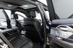 Blue BMW 740 2019 in Tallinn, with an engine capacity of 2.99 L and mileage of 134 thousand km for 48990 €, photo 20 on AUTOMOTO.COM.LV