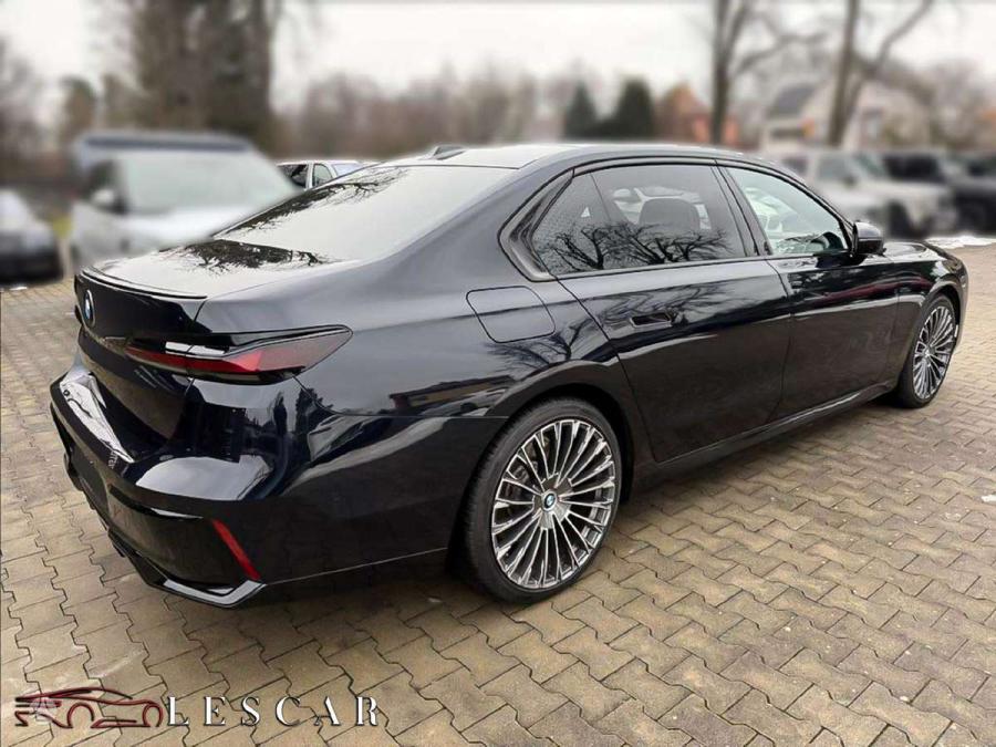 Zils BMW 740 2023 Viļņa, ar dzinēja tilpumu 2.99 L un nobraukumu 39 tūkst. km par 93000 €, foto 2 vietnē AUTOMOTO.COM.LV