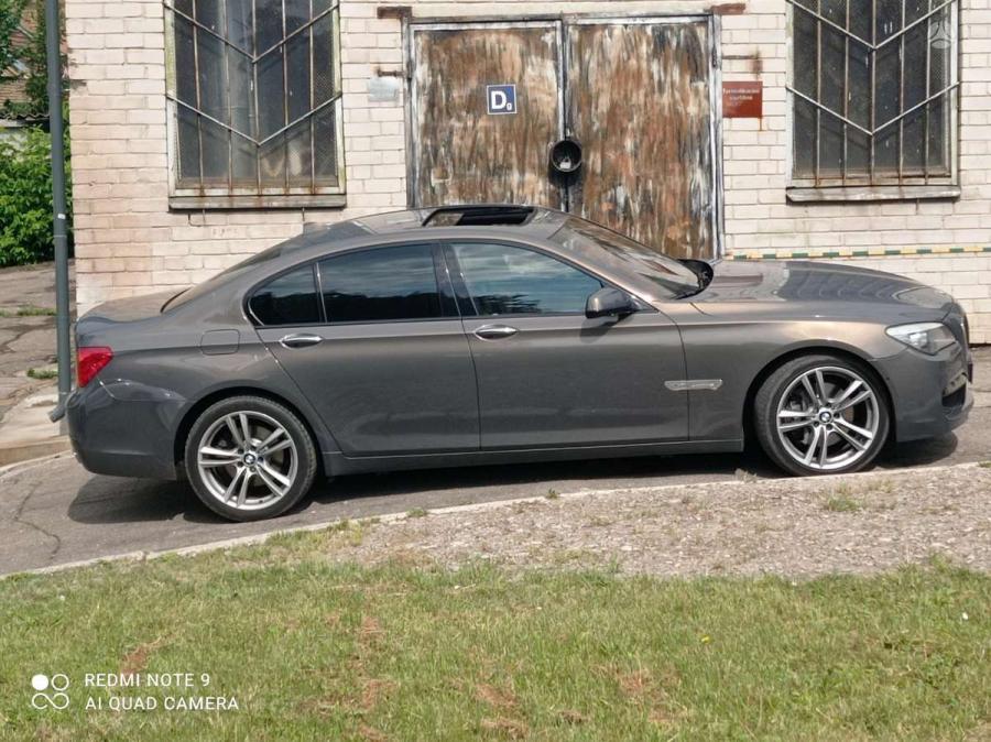 Brown BMW 740 2011 in Vilnius, with an engine capacity of 0.00 L and mileage of 321 thousand km for 11600 €, photo 3 on AUTOMOTO.COM.LV