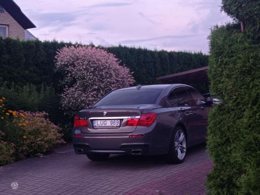 Brown BMW 740 2011 in Vilnius, with an engine capacity of 0.00 L and mileage of 321 thousand km for 11600 €, photo 6 on AUTOMOTO.COM.LV