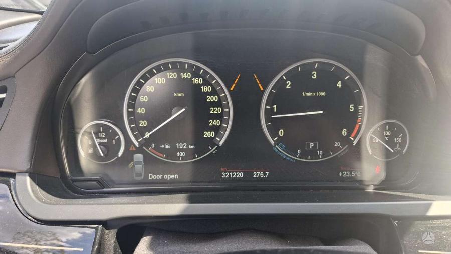 Brown BMW 740 2011 in Vilnius, with an engine capacity of 0.00 L and mileage of 321 thousand km for 11600 €, photo 10 on AUTOMOTO.COM.LV