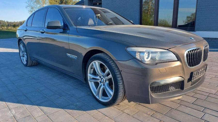 Brown BMW 740 2011 in Vilnius, with an engine capacity of 0.00 L and mileage of 321 thousand km for 11600 €, photo 13 on AUTOMOTO.COM.LV