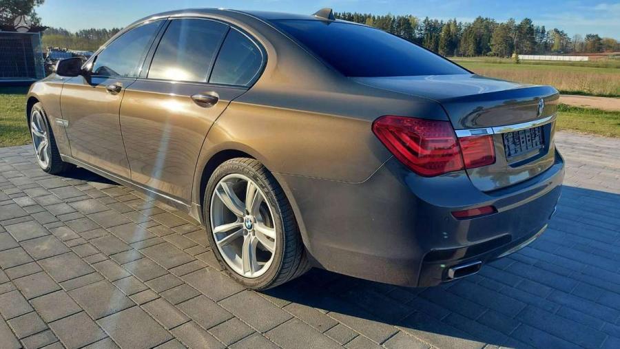 Brown BMW 740 2011 in Vilnius, with an engine capacity of 0.00 L and mileage of 321 thousand km for 11600 €, photo 16 on AUTOMOTO.COM.LV