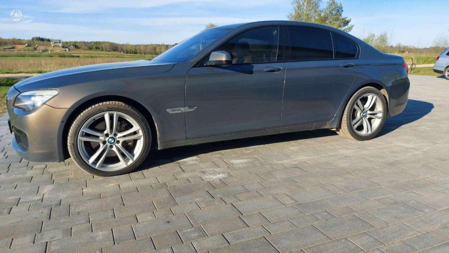 Brown BMW 740 2011 in Vilnius, with an engine capacity of 0.00 L and mileage of 321 thousand km for 11600 €, photo 18 on AUTOMOTO.COM.LV